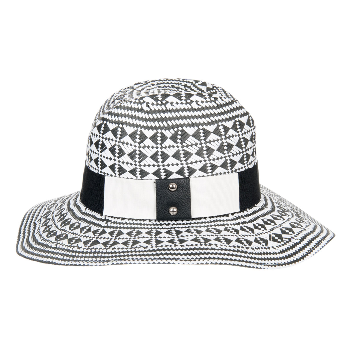 kunstvoll geflochtener Papierhut by ALESSANDRA BACCI